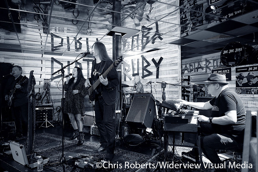 Dirty Ruby Entertain Joe Joe Jim’s Crowds